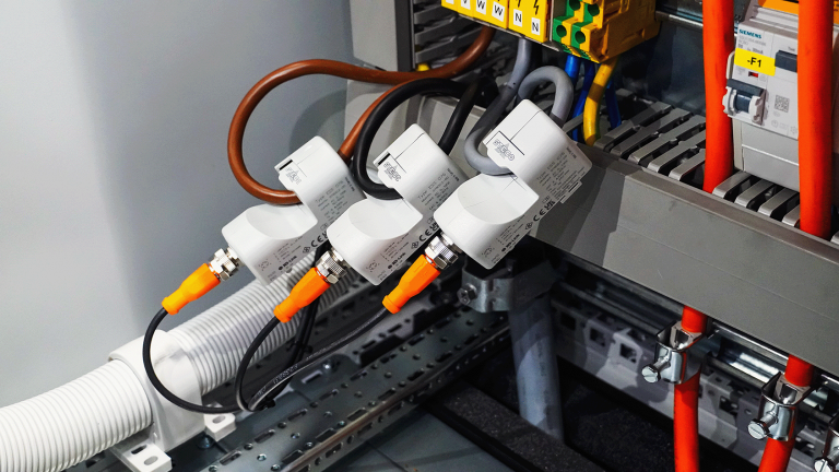 MONITORING LOAD PEAKS WITH IO-LINK CURRENT SENSORS - Automation Control & Engineering Magazine