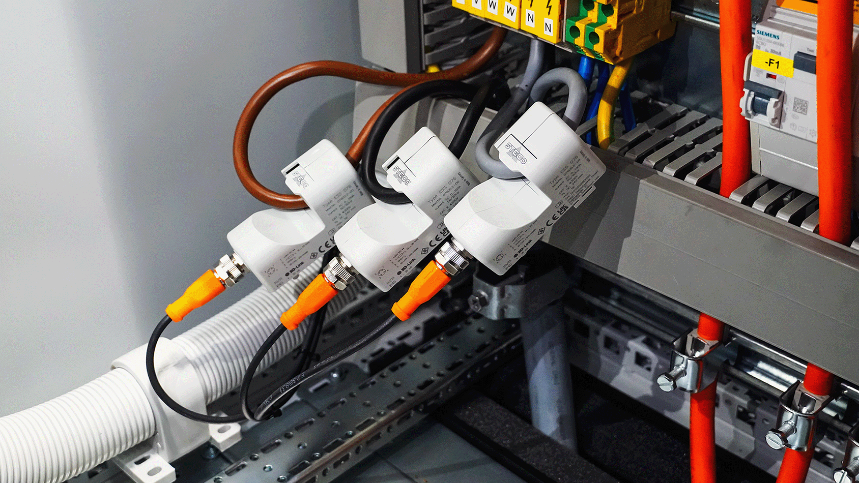 MONITORING LOAD PEAKS WITH IO-LINK CURRENT SENSORS - Automation Control ...